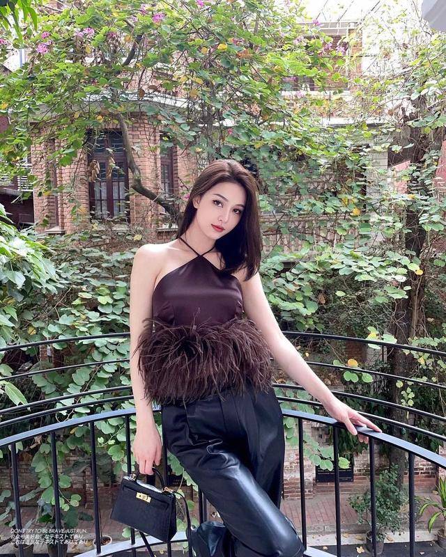 Crissie Lee：年轻神秘性感辣妈，高跟黑丝大长腿样样吸睛_搜索_身材_都让人