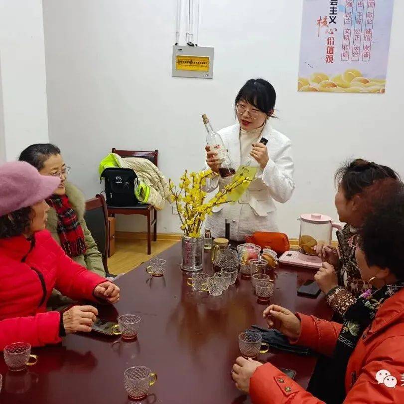 中南街道零距离开展《水果热红酒》制作培训活动【2021年第359期总第1713期】居民妇女岚岚