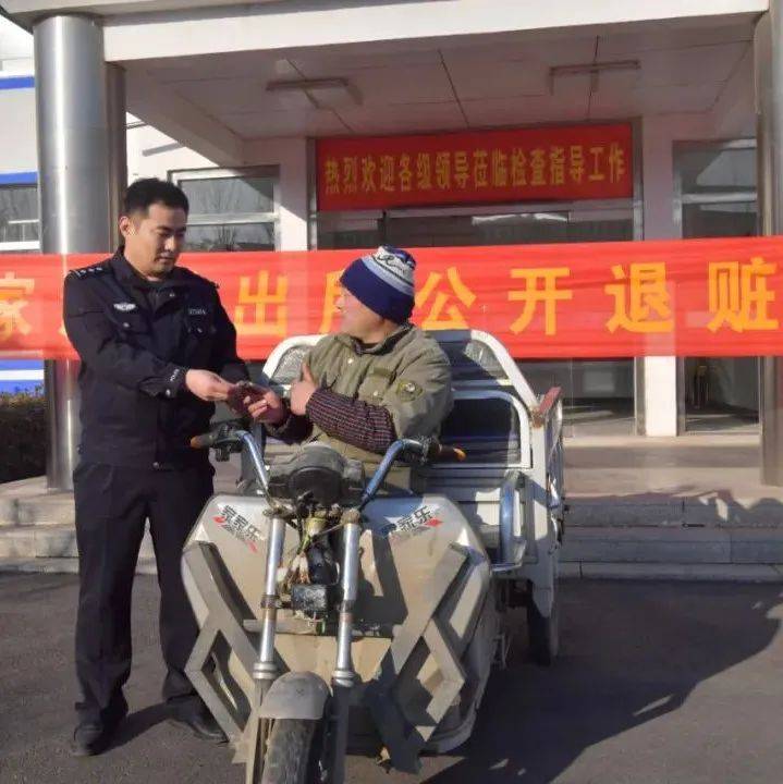 沂水这俩人偷盗被抓!群众公安电瓶