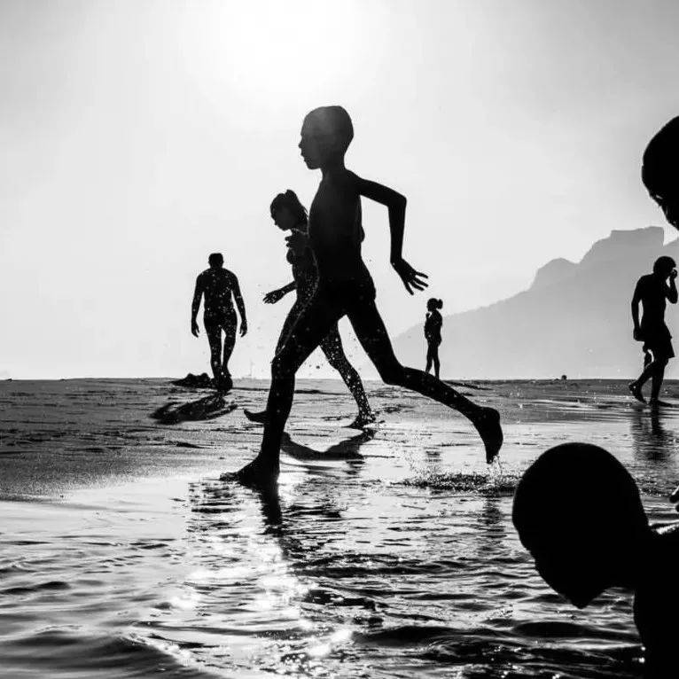 年度世界黑白摄影大赛的获奖作品_Rose_Briones_Grandi