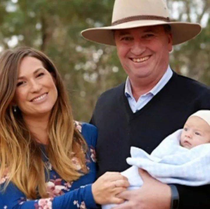 澳洲副总理宣布向前女下属“求婚成功”，4年前曾被曝婚内出轨_Joyce_Campion_Vikki