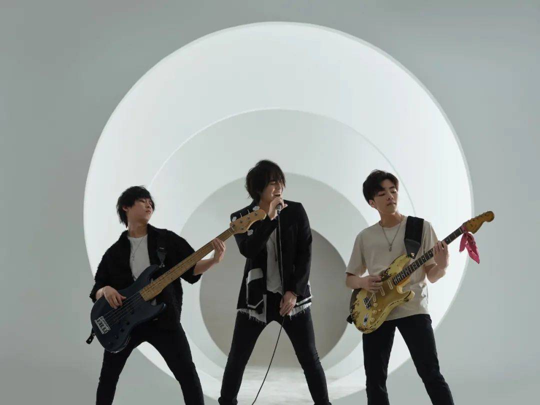 02/15｜白鲨JAWS：在坚定的少年感里，生长出柔软的爱情_鱼麦扣_音乐_旋律