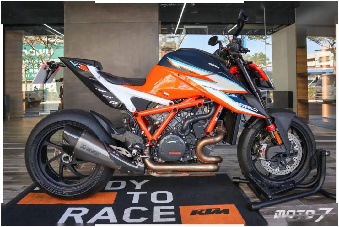 [ KTM ] 实车鉴赏：1290 Super Duke RR 前所未见的顶级配备，将性能与质感打造到极致……_搜狐汽车_搜狐网