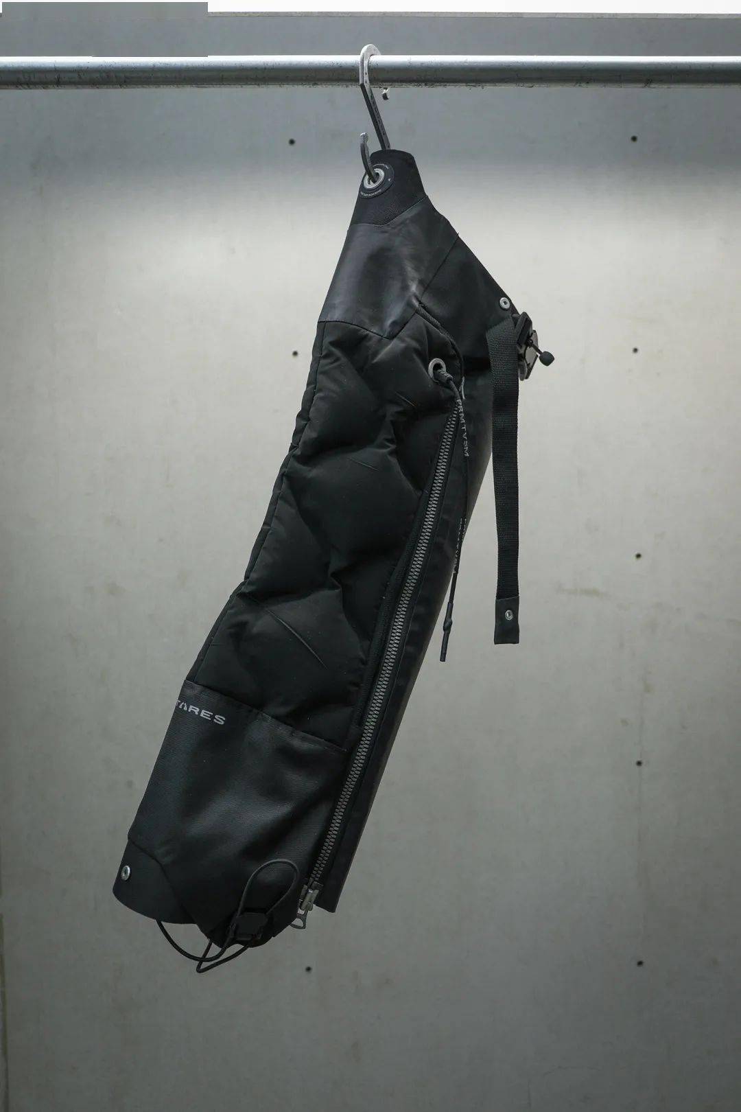 Essentials: HAMCUS 主理人 Tuff Leung「滑雪的必备单品」_功能性_的设计_穿着