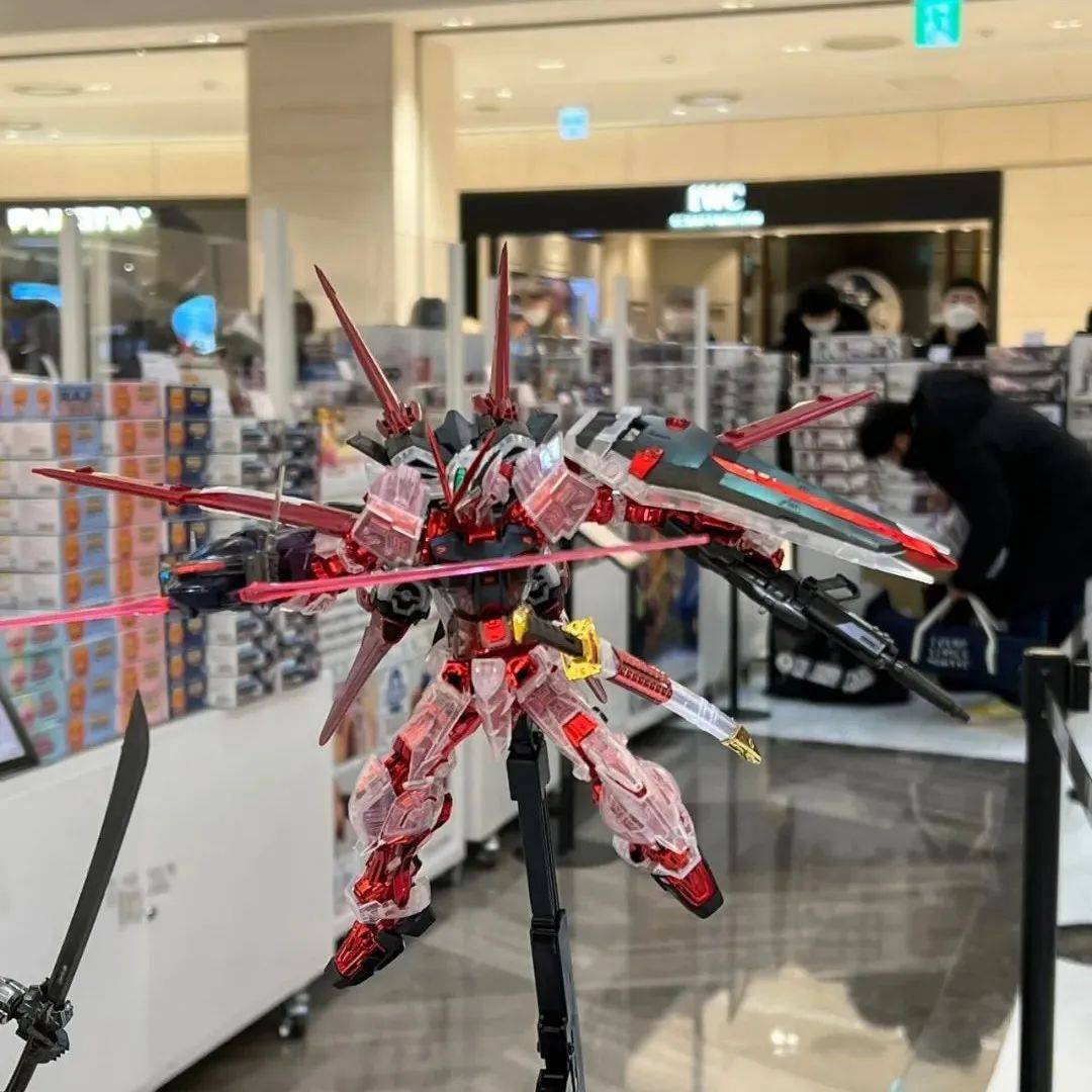 万代2月 高达基地限定 Mg 红异端高达 飞行组件 电镀骨架透明配色 盒照与展示】红色模玩资讯
