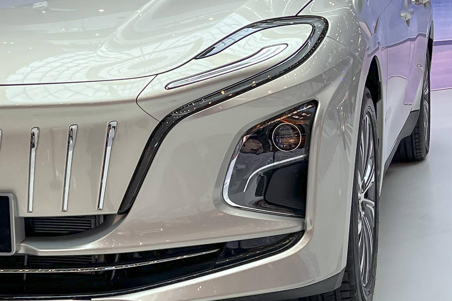 售价12.28万元起 红旗E-QM5私人客户充电版上市_搜狐汽车_搜狐网