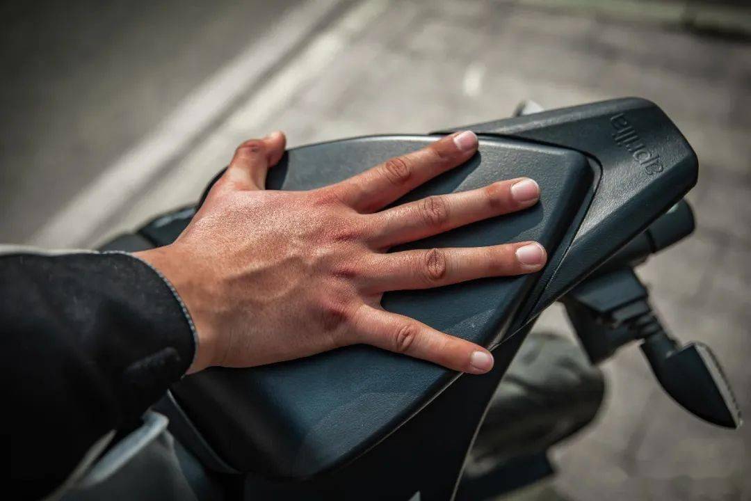 入门钢炮今犹在，岁岁年年人不同——阿普利亚GPR150/250R对比_搜狐汽车_搜狐网