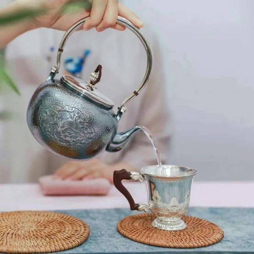 酒喝多了伤肝,烟抽多了伤肺,那就喝茶吧!男人人生淡茶