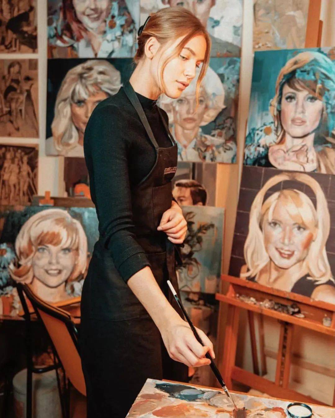 从超模冠军到全职画家_Alice_Herbst_艺术