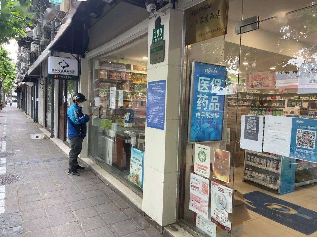 “场所码”落实情况如何？在这几个防范区，记者实地走访发现……_居民小区_出入证_顾客