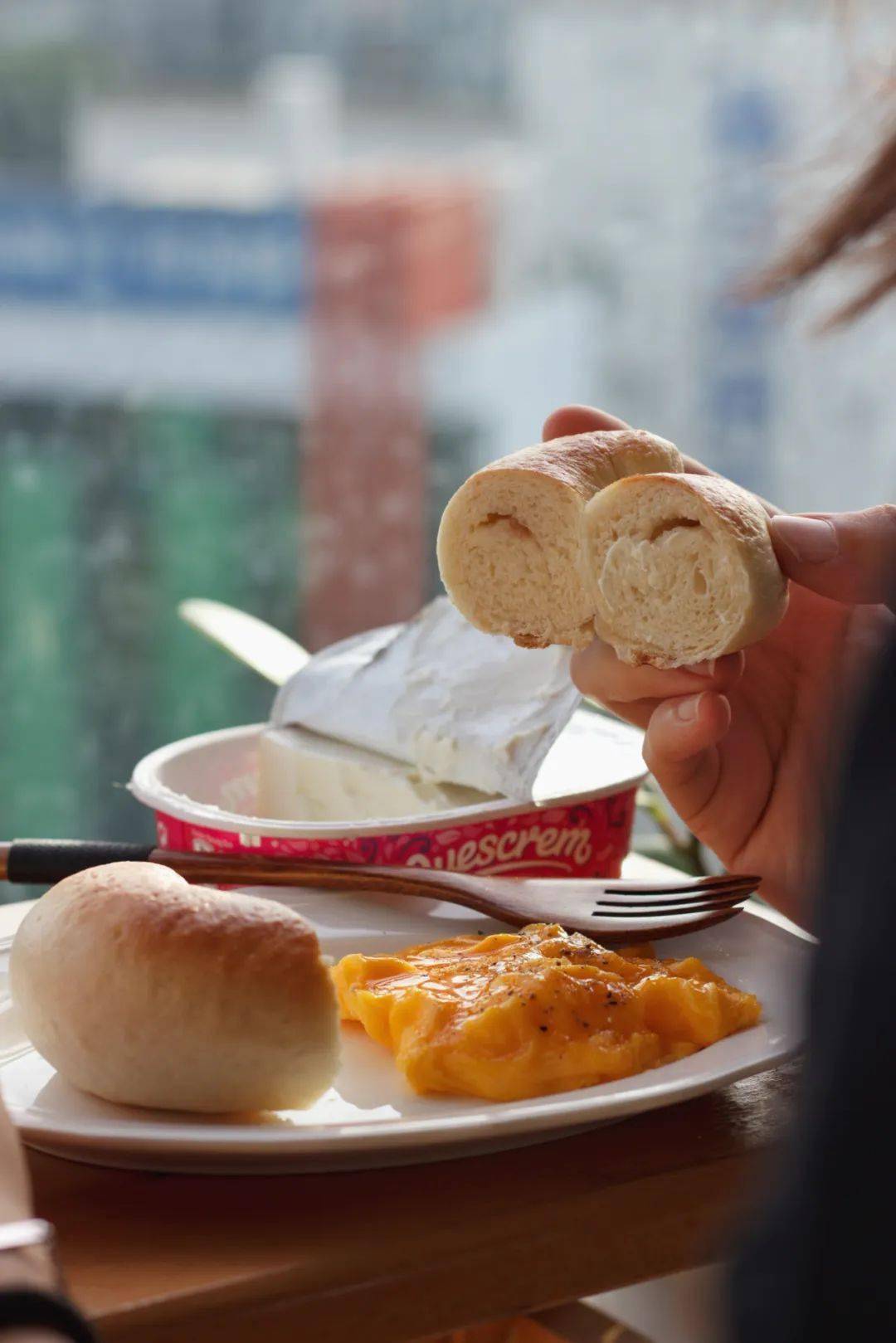 “拜托！我是圆胖，但真的跟甜甜圈没关系！”_贝果_口感_面包