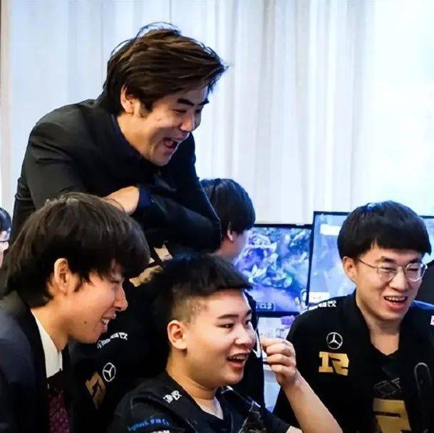 外国网友热议RNG战胜T1：MSI、卡莎，懂的都懂！_Bin_队伍_Reddit