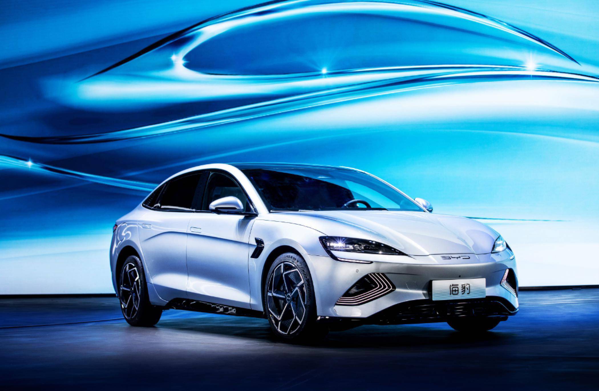 比亚迪“海洋系列”上攻 海豹车型瞄准特斯拉Model3_搜狐汽车_搜狐网