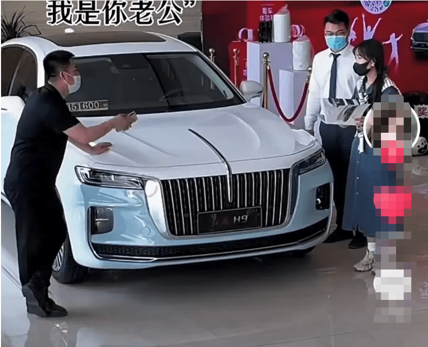 女子去4s店看车，问价时被告知不要钱，销售：你还多了个老公搜狐汽车搜狐网