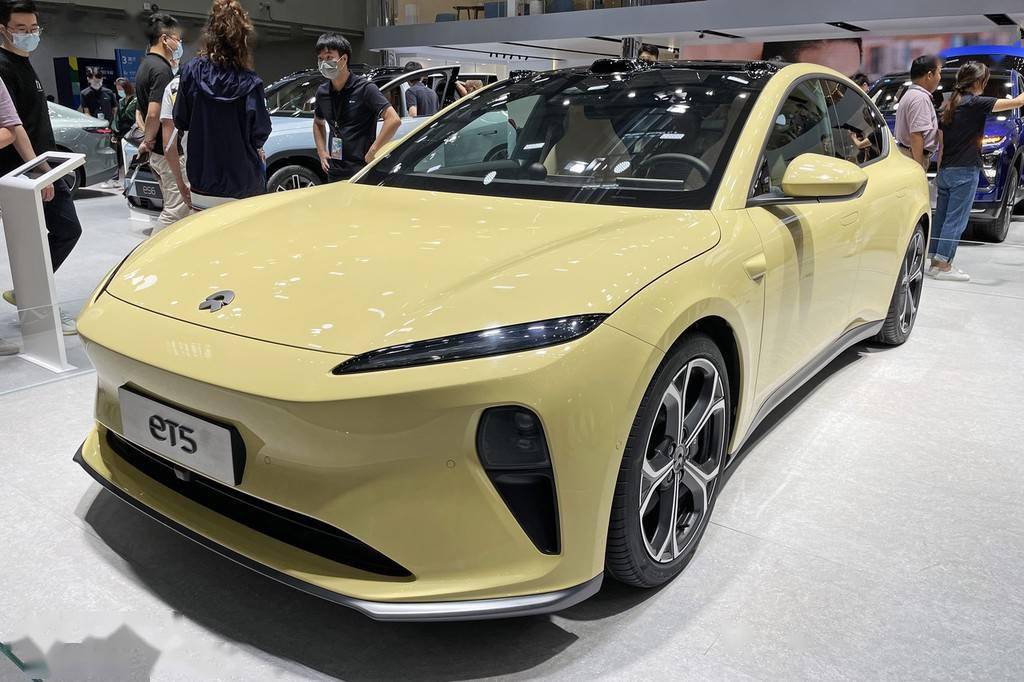 蔚来 ET5 正式亮相：续航超 1000 公里，计划 9 月交付；扎克伯格急着挖角TikTok创作者，却碰了一鼻子灰；电动车公司Rivian前制造主管将离职丨Do早报_搜狐汽车_搜狐网