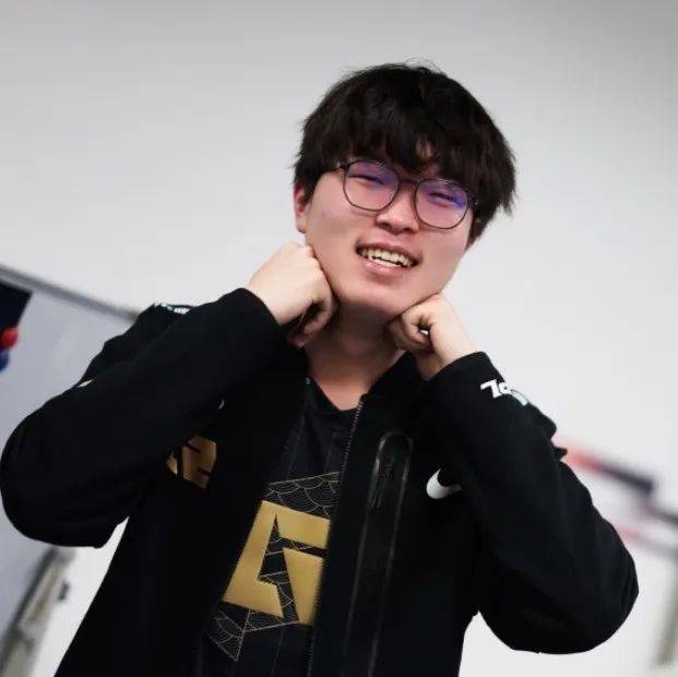 BLG官宣bin加入后，官博沦陷了！网友怒喷：坏事做尽！非要搞RNG？_上单_事情_世界