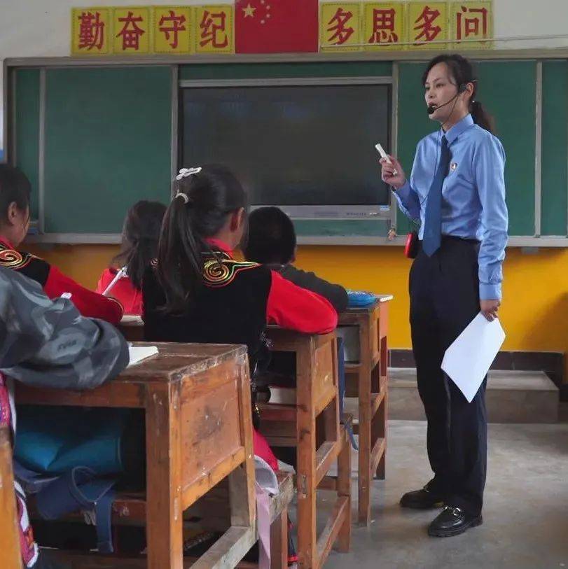 【党建】检爱同行手拉手 民族团结心连心 曲靖宣威市检察院开展民族团结暨送法进校园活动_案例_故事_宣威市