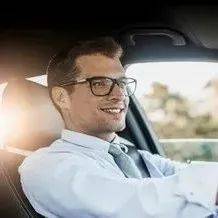 “开快点”千万别说"drive faster"，这样说才地道（音频版）_on_step_slow