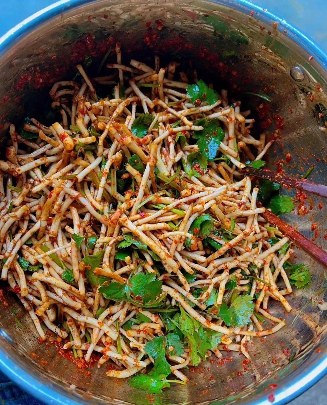 四川人吃鱼腥草不觉得恶心吗？_折耳根_土豆_气味