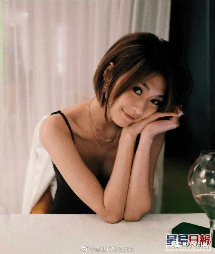 TVB小花贴泳照贺34岁生日！未婚夫乘机示爱：陈太，听晒你话_Shiga_陈家乐_留言