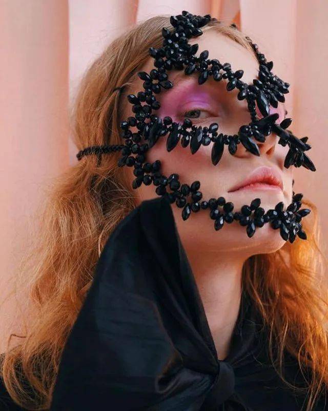 夸张的流苏面部饰品，俄罗斯珠宝设计师品牌Get Man Jewelry致力于“离谱和古怪”，闪耀而别致_设计的_风格_Man