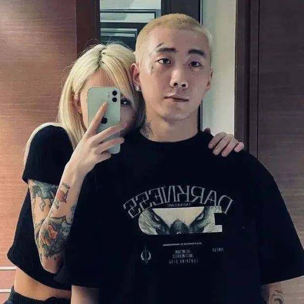 Melo开启秀恩爱模式！_说唱_西蒙_TangoZ