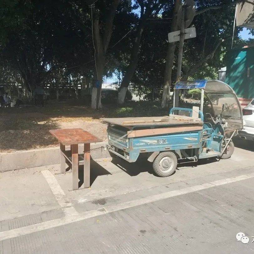 龙港交警出手!干得漂亮,拖走!拖走!停车位车辆市民
