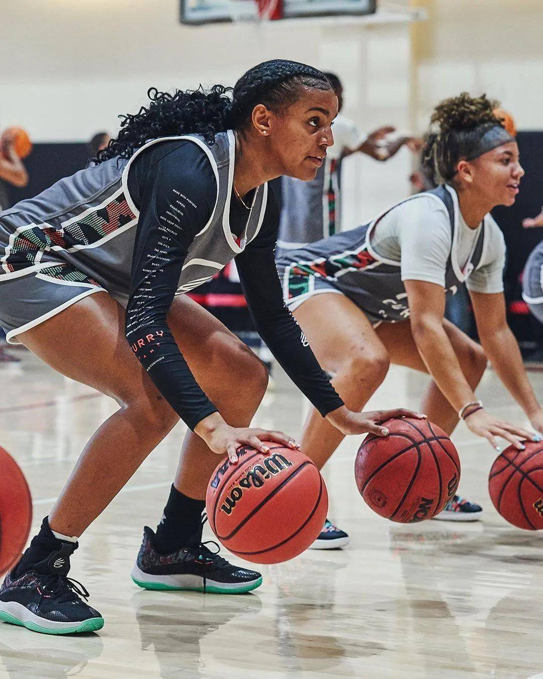 突然曝光！满满悬念的库里10！像极了库里9的加强版..._Curry_Flow_Flotro