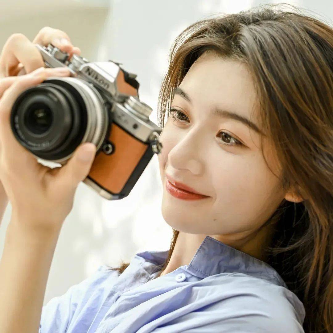 【尼克尔俱乐部】笔记 | 漫步街巷，尼康Z fc陪你记录盛夏的清新人像_mm_光圈_镜头