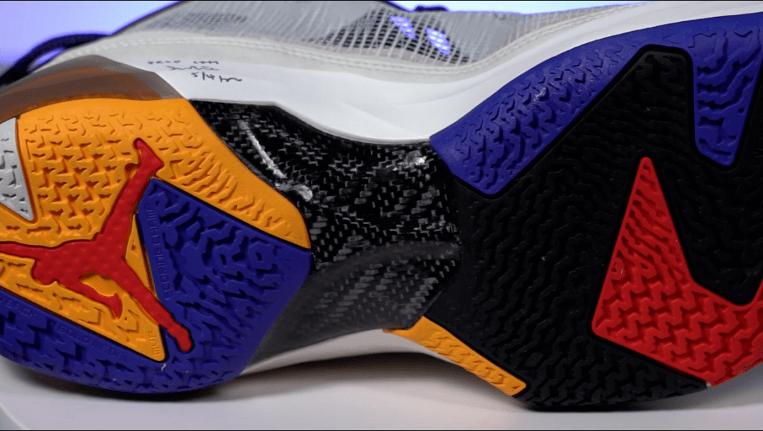 成功预测AJ37 ！那么AJ38... ｜ Air Jordan 37 开箱_刚性_设计_Zoom