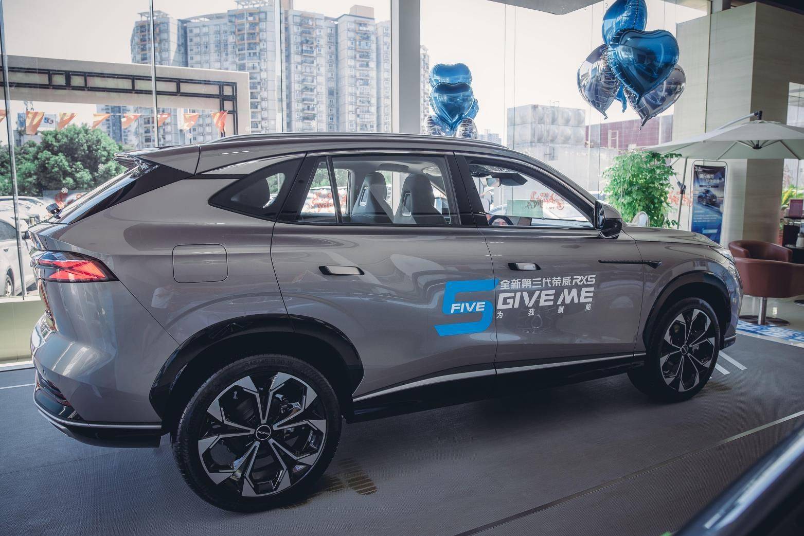 全新第三代荣威RX5到店实拍，搭载27英寸全景智能交互滑移屏_搜狐汽车_搜狐网