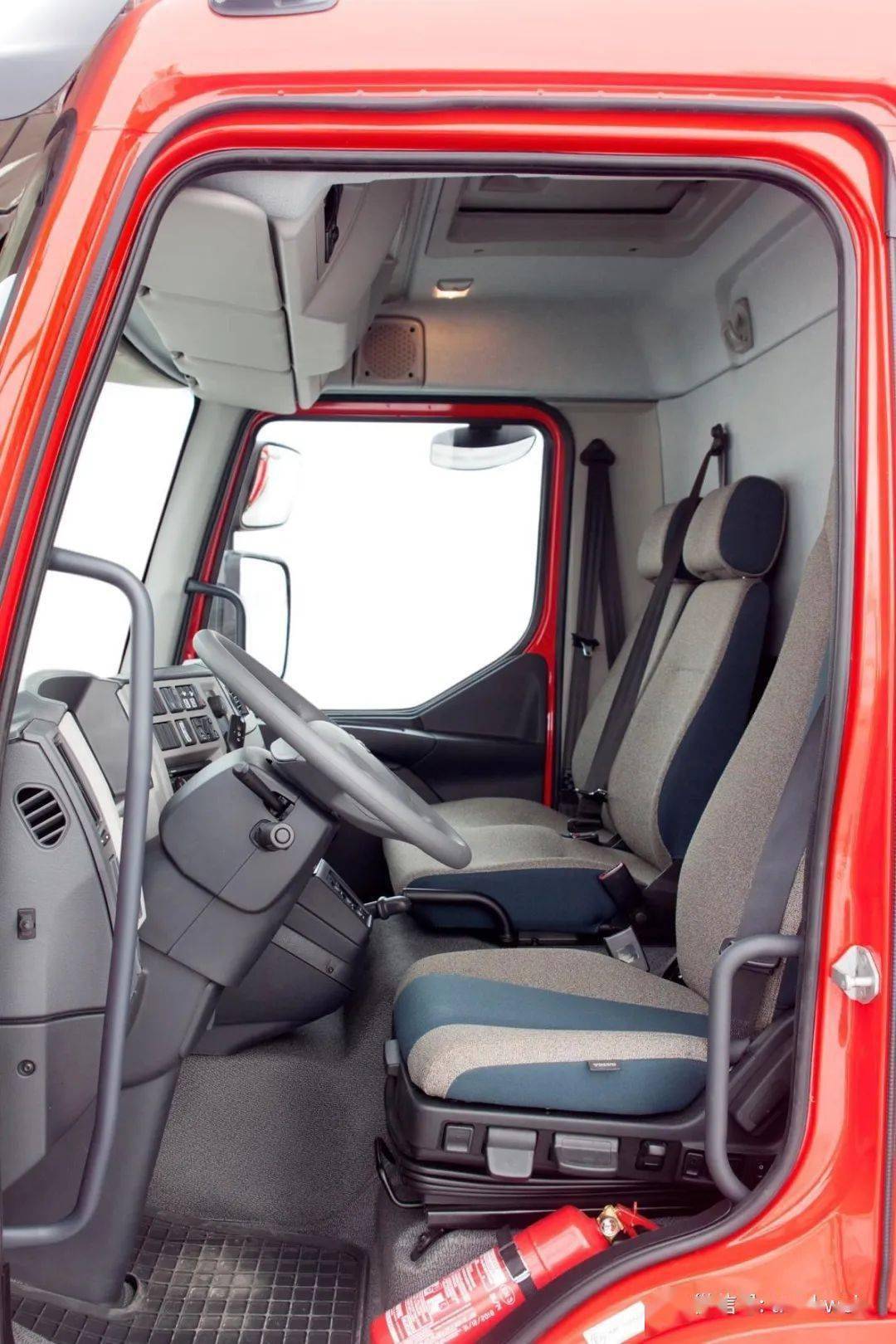 沃尔沃FL装上履带化身全地形载具 奇奇怪怪的STV TL6简介_搜狐汽车_搜狐网