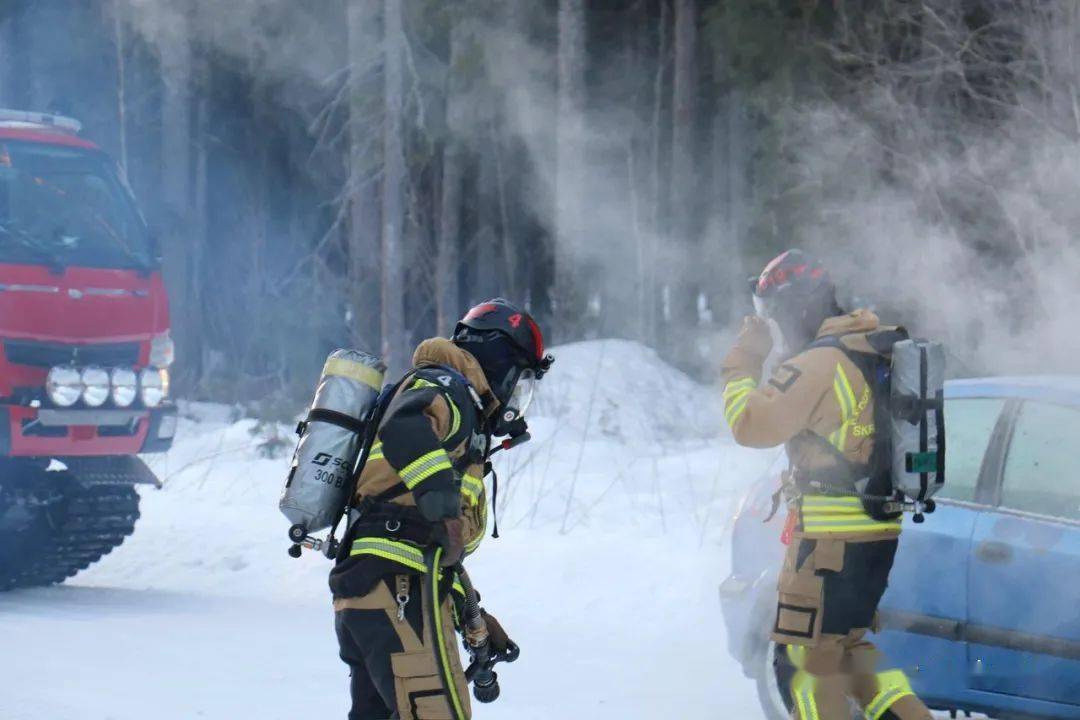 沃尔沃FL装上履带化身全地形载具 奇奇怪怪的STV TL6简介_搜狐汽车_搜狐网