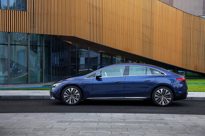 奔驰EQE上市，传统车企豪强与造车新势力该如何选？_搜狐汽车_搜狐网