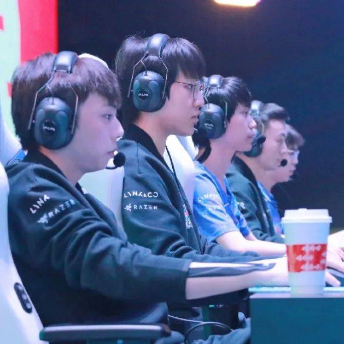 LNG不敌EDG后，官博沦陷！粉丝吐槽：BP太头铁了！选鳄鱼就等于输_doinb_问题_冒泡