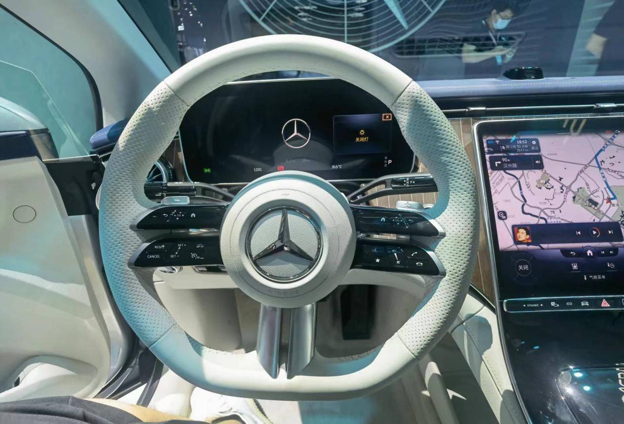 2022成都车展：首台EVA平台国产车型 52.8万起售 奔驰EQE公众亮相_搜狐汽车_搜狐网