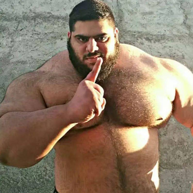 P图装逼？号称全球最壮的“伊朗绿巨人”原来不堪一击_Sajad_比赛_ins