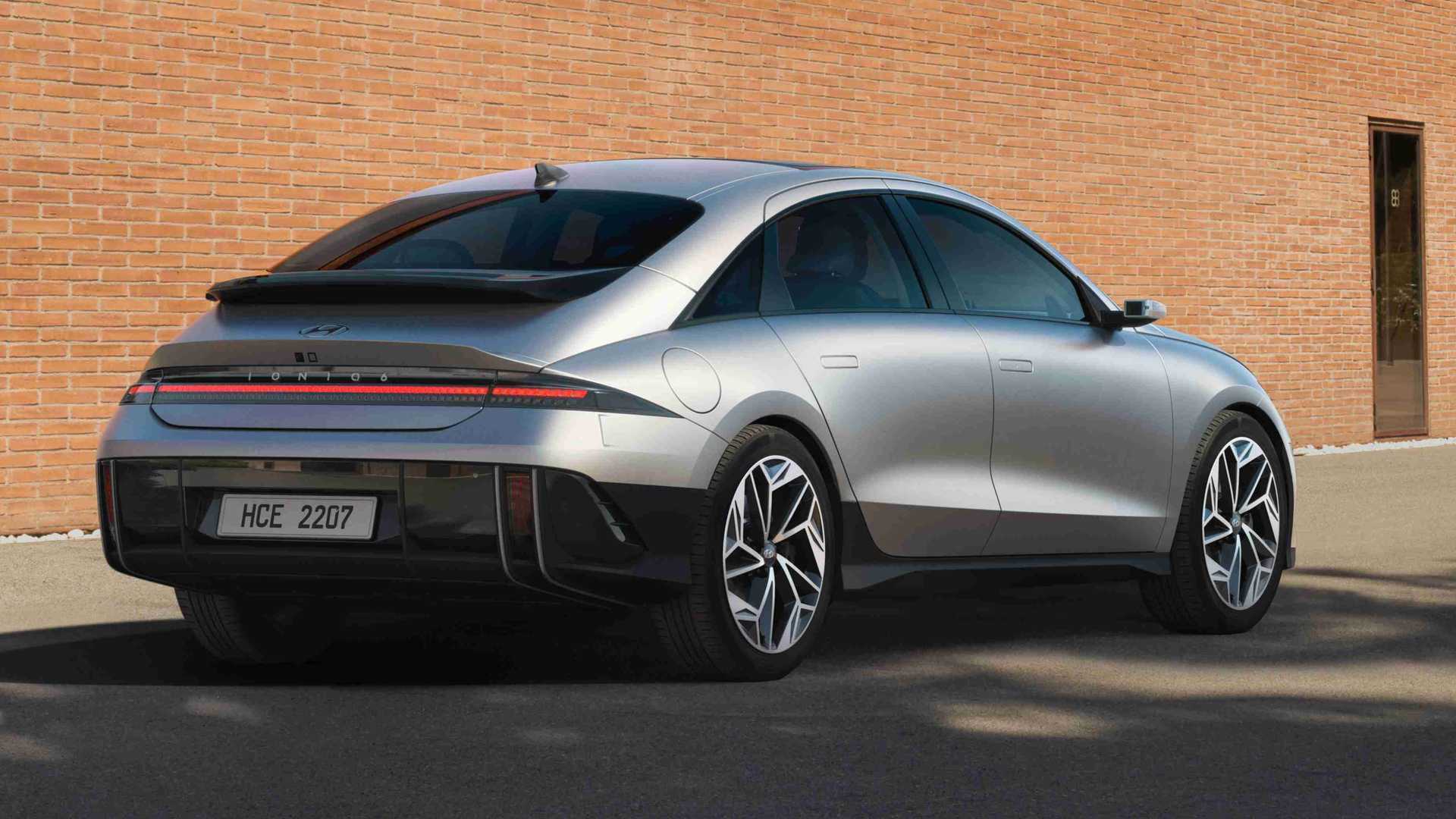 首日订单达37446份 现代Ioniq 6韩国本土市场反响强烈_搜狐汽车_搜狐网