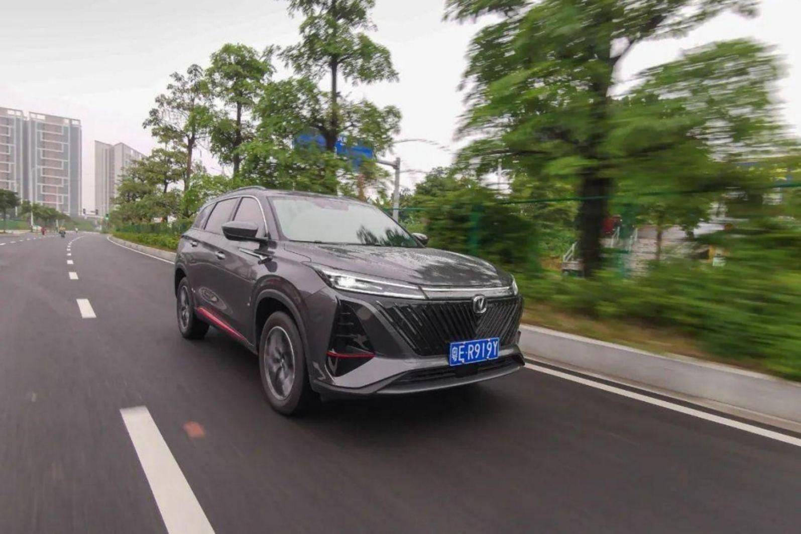 对比试驾全新荣威RX5 PLUS和长安CS75 PLUS，谁更出色？_搜狐汽车_搜狐网