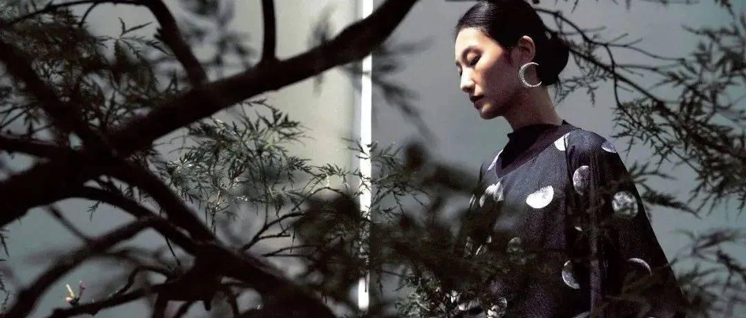 TUYUE涂月丨SS2023「美丽新世界」_艺术_婚纱_杨盈盈