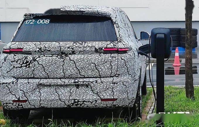 理想L8 11月上市！卖30-40万 李想：五座版像添越_搜狐汽车_搜狐网