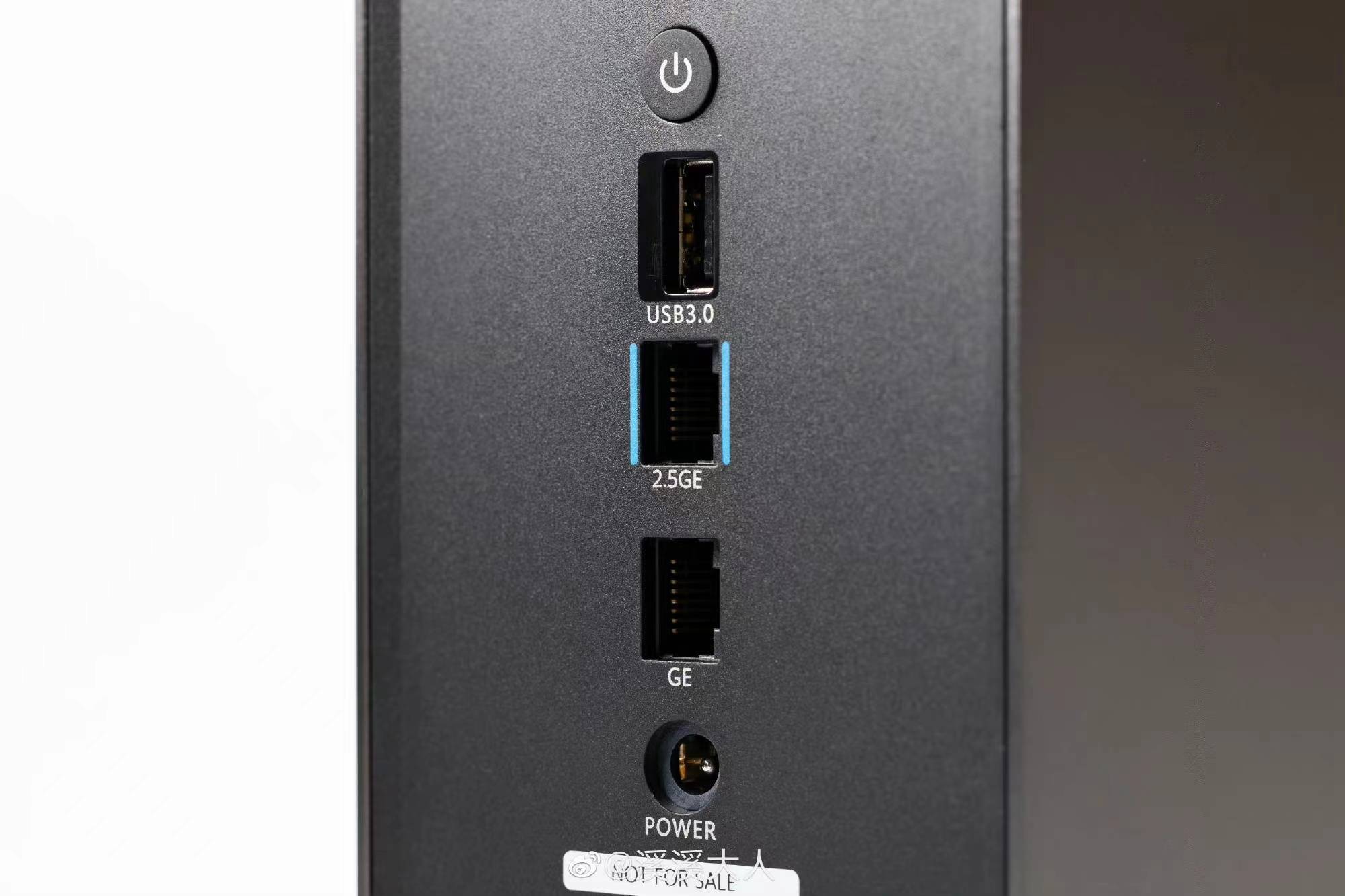 华为家庭存储NAS真容、性能曝光，2.5GE网口极速不输群晖_印在_硬盘_前面板