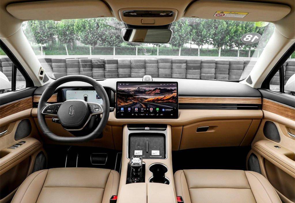 华为AITO新款SUV上市，5座、四驱，配华为智能座舱，续航540km_搜狐汽车_搜狐网