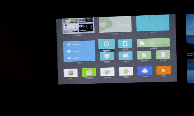 便携投影怎么选，3000元档位，峰米S5对比极米Z6X评测来了_支持_对焦_画面
