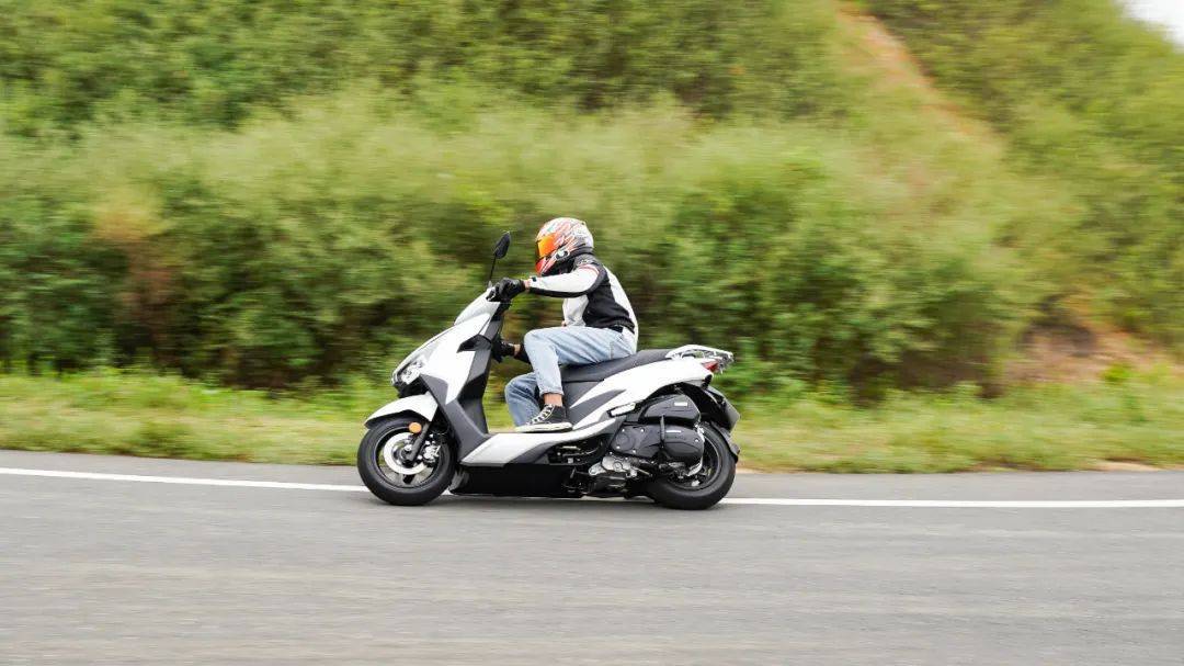 125踏板新玩法—大阳VRS125摩智测评_搜狐汽车_搜狐网