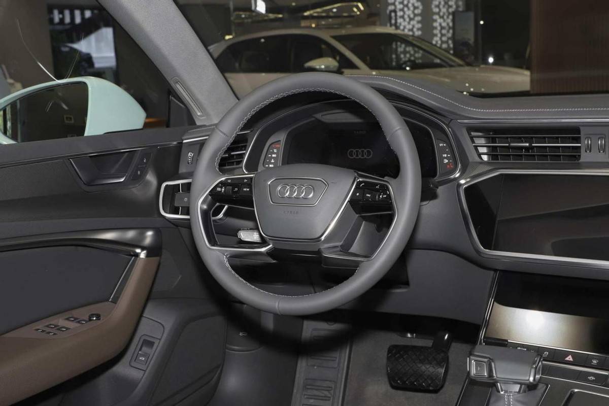 奥迪终于醒悟了，A7L入门降至41万多，起步245马力，比5系良心_搜狐汽车_搜狐网