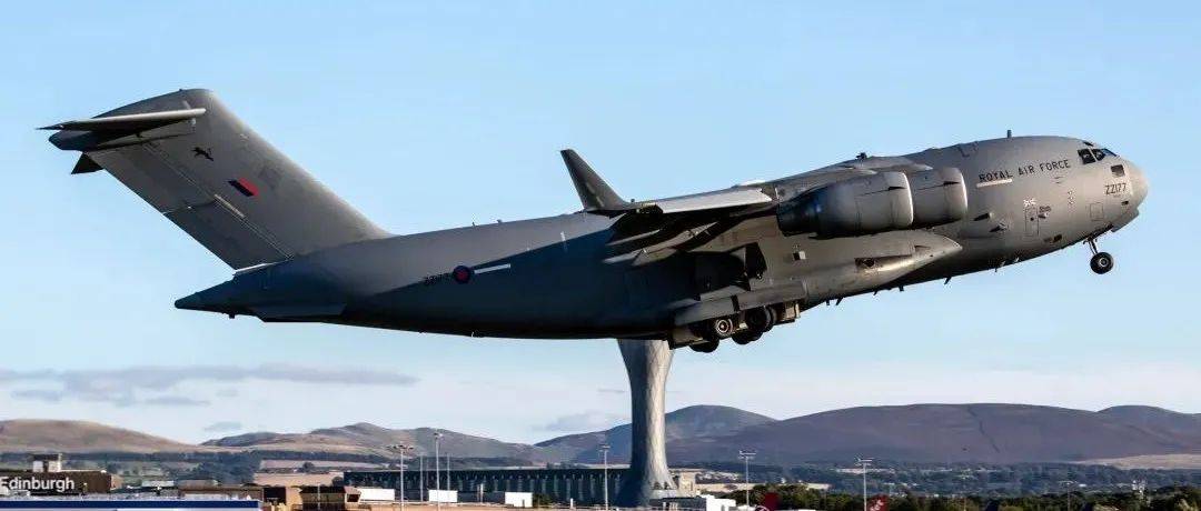 波音C-17执飞，英国女王“最后一飞”！_英国皇家空军_灵柩_飞机