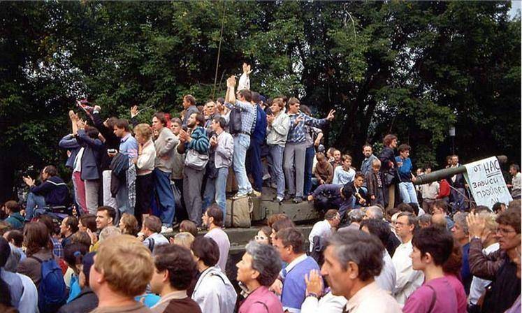 揭秘苏联819事件：苏联解体前最后的挣扎，为何最后会失败收场？_戈尔巴乔夫_改革_共和国