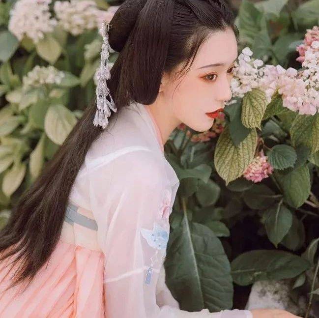 珍惜身边那个默默为你付出的人ta一个人爱情