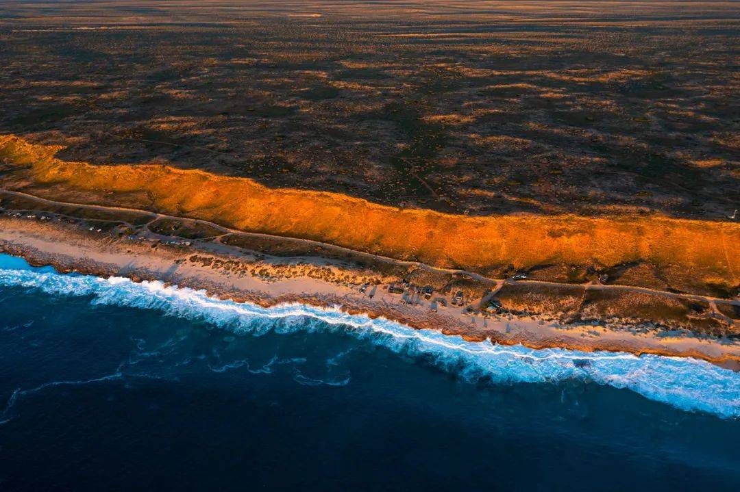 在西澳大利亚州的红崖（Red Bluff），见证夕阳与大海的浪漫一会。 Red Bluff, Quobba Station, WA 图 ...